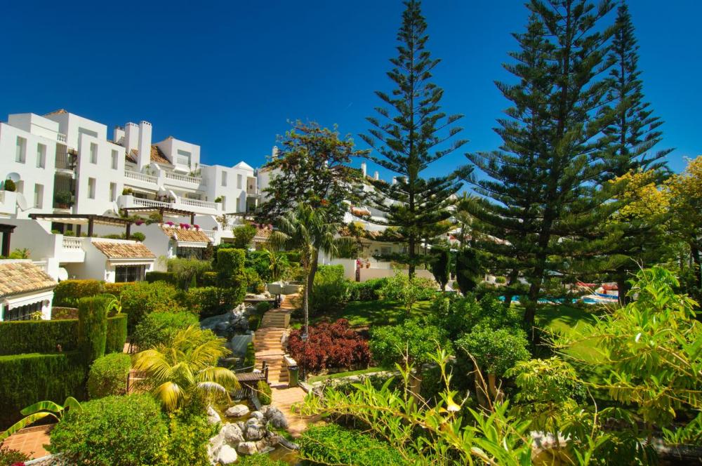 White Pearl Beach beachfront apartments in Elviria | BaBlo Marbella